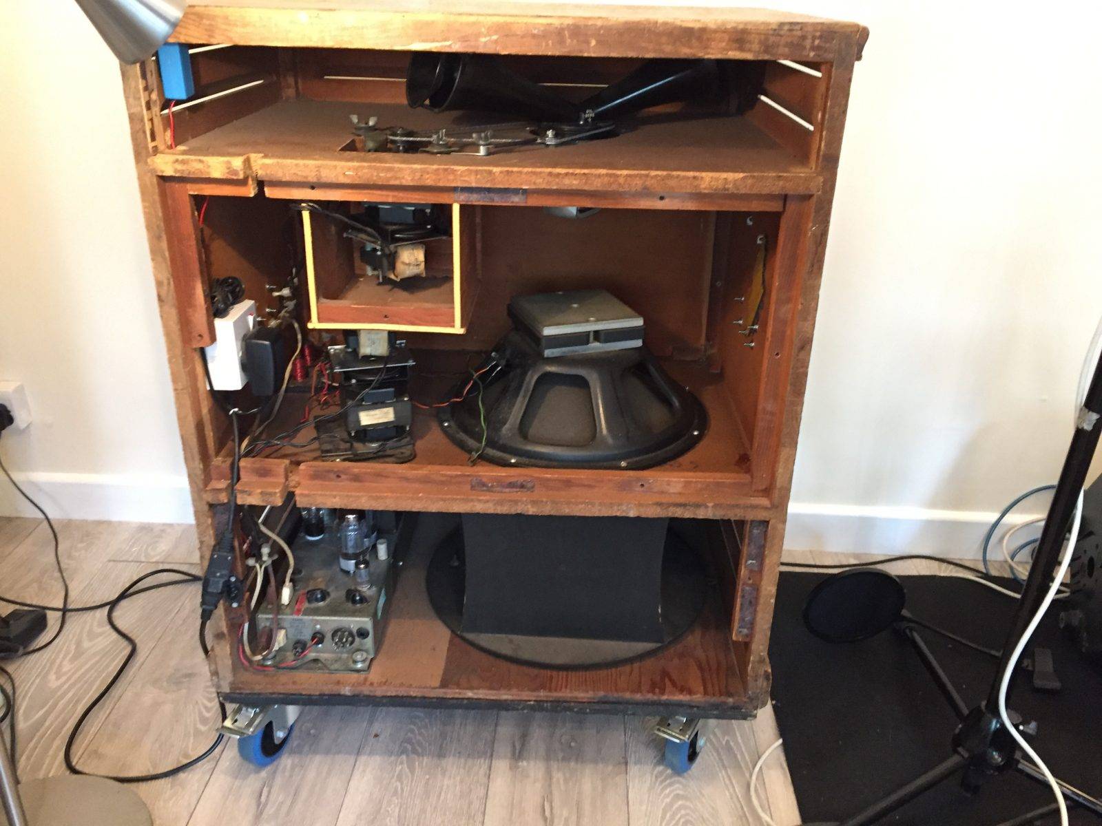 Servicing a Leslie 145 - Part 1 of 2 - Nick Foley UK